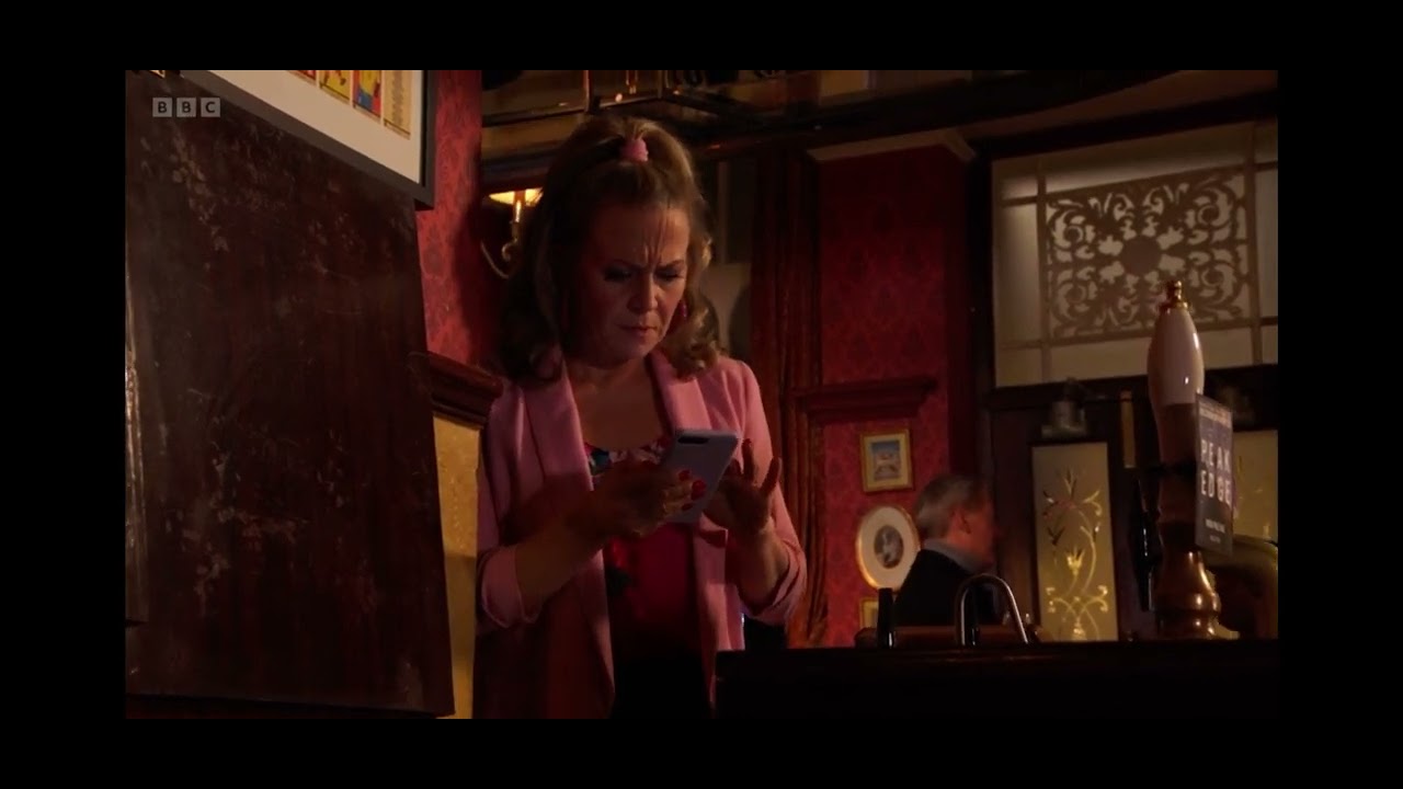 Linda has been sent a picture from Carly showing dean and Shirley ...