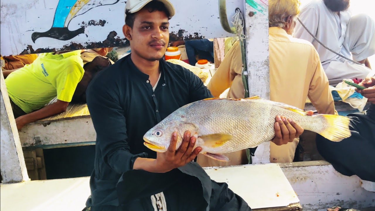 Keamari se Mandir pe sowa pakri #fishing #youtube #vlog - YouTube