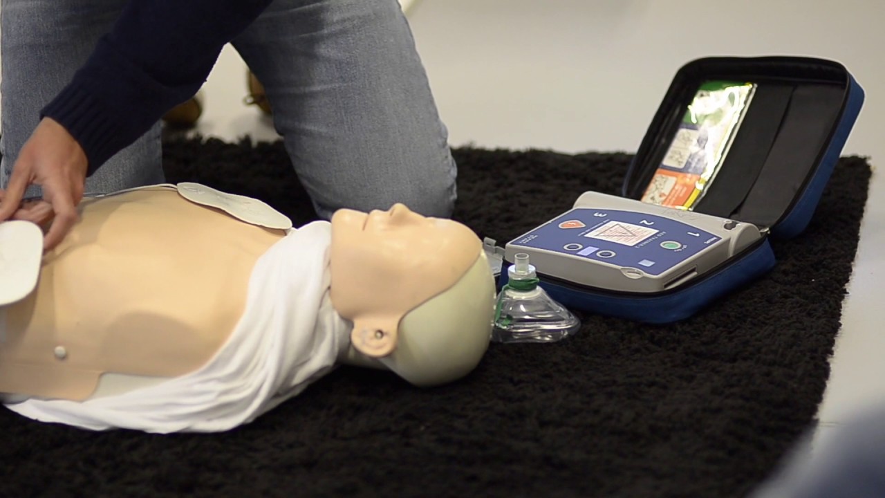 Formação em DAE e RCP - YouTube