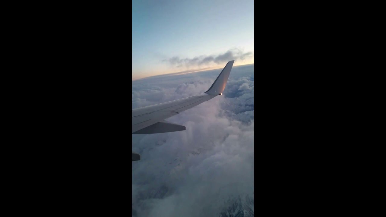 airplane turbulence and strong winds - YouTube