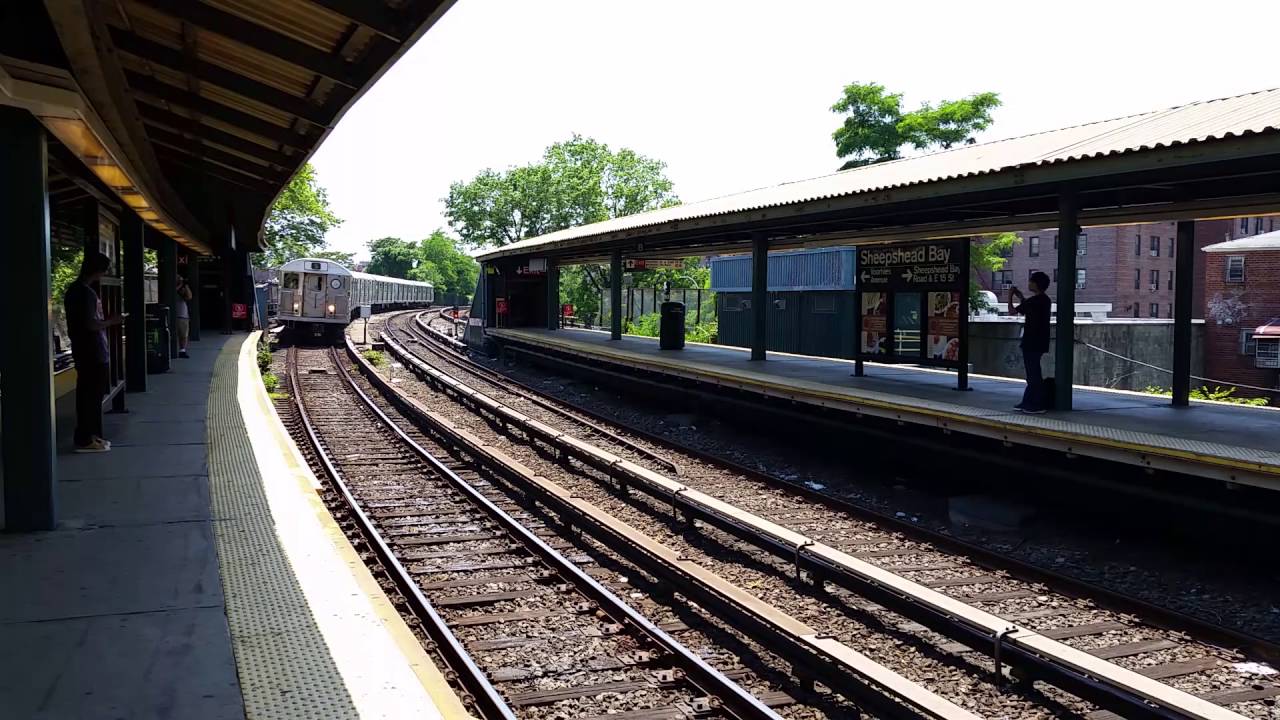Rare: MTA Train of Many Metals (R38, R42, & R40 Slants) passing ...