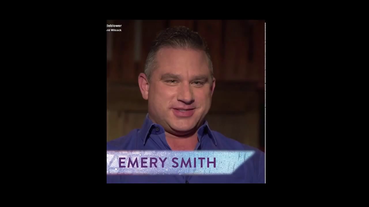 Emery Smith da su testimonio público. - YouTube