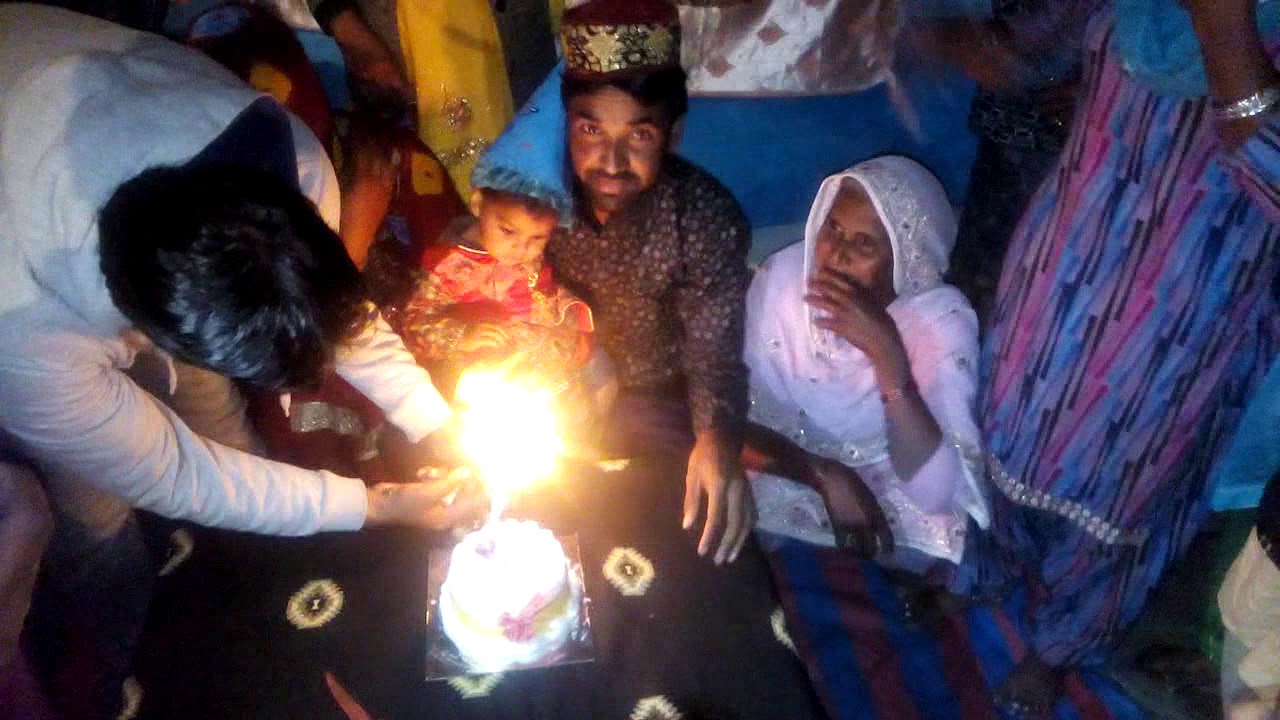 Nargis akhtar birthday scene - YouTube
