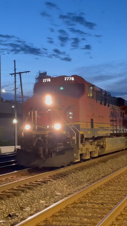 BNSF 7776 rolls light power past Hammond Whiting IN - YouTube