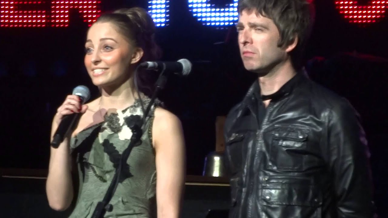 Noel Gallagher introducing Damon Albarn, Graham Coxon & Paul Weller ...
