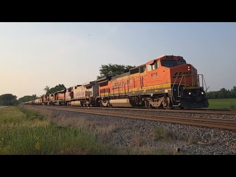 BNSF 525 leads a CRAZY consist on the Ottumua Sub! - YouTube