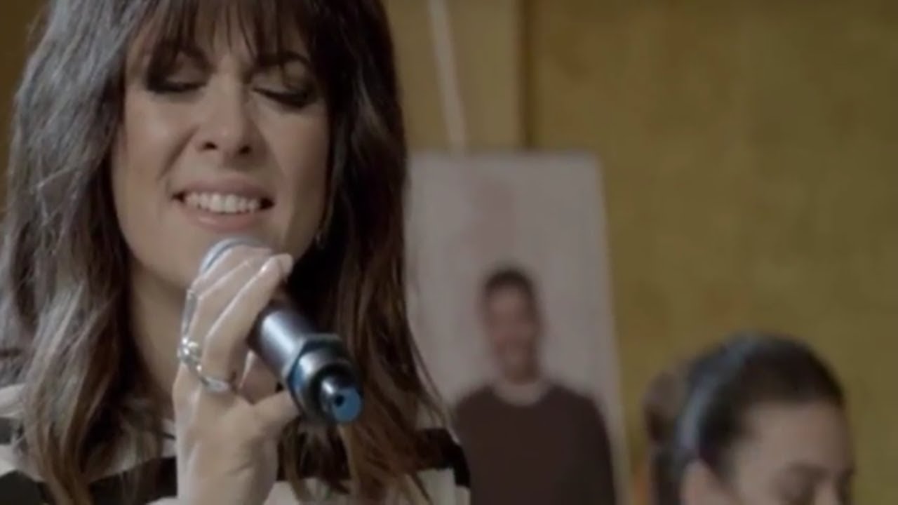 INCREIBLE la SENSIBILIDAD de Vanesa Martin cantando ante ESTOPA😱 - YouTube