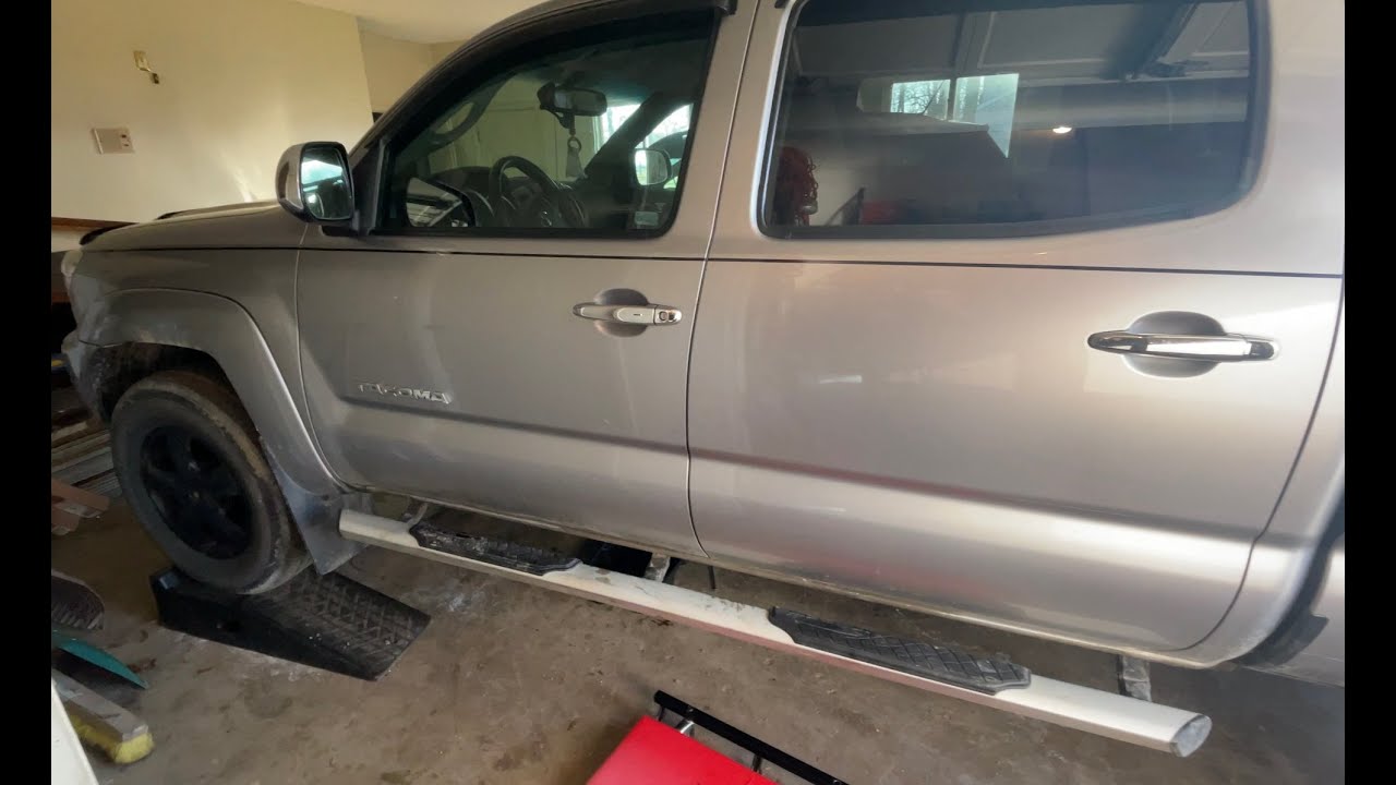 Changing Differential Fluid in 2nd Gen Tacoma - YouTube