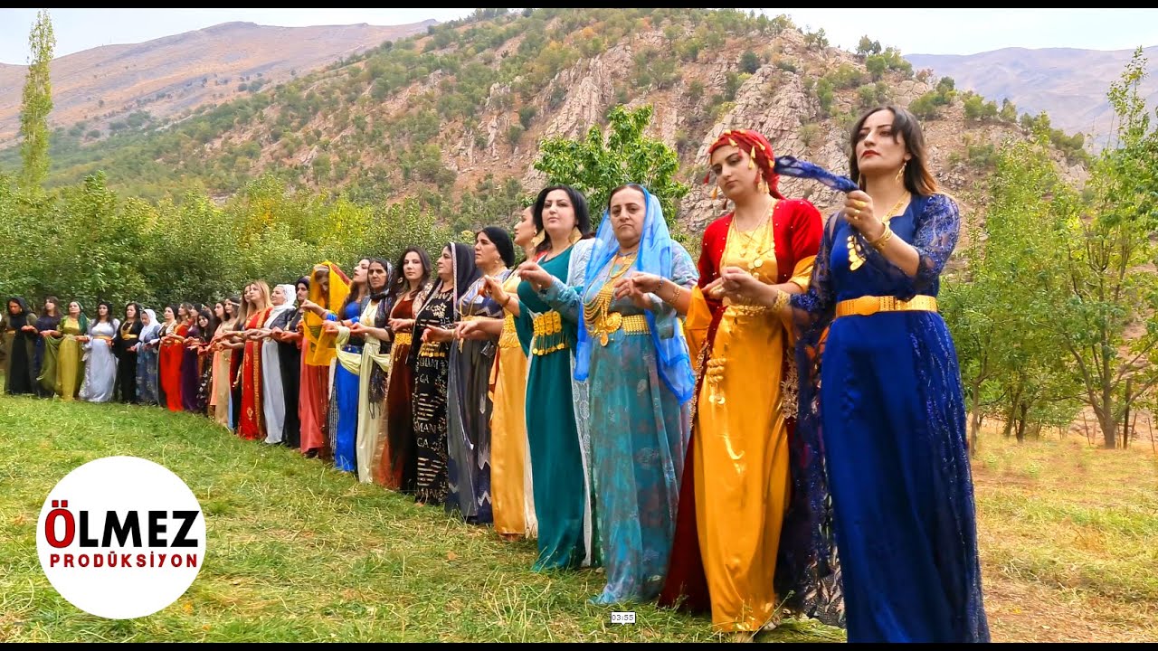Kürt Kadınlarımızn rengarenk yöresel kıyafetleriyle görkemli halay ...