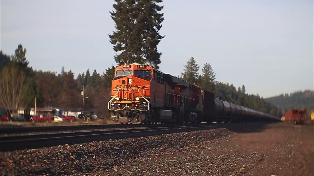 BNSF Locomotive 6987 leads 108 oil tank cars - YouTube