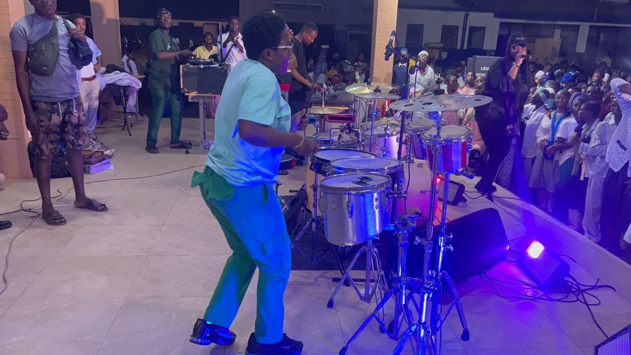 Enjoy One Of My Performance At Labone SHS - YouTube
