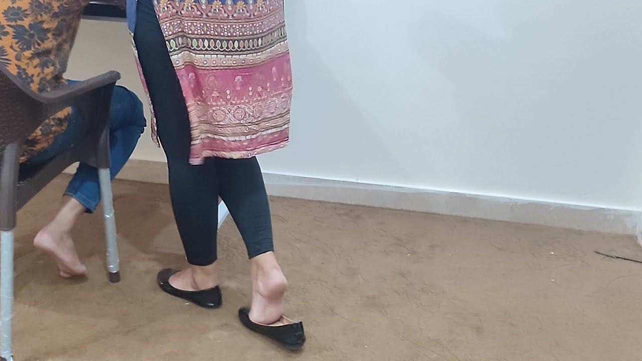 Candid coworker another shoeplay | Standing shoeplay | Full video ...