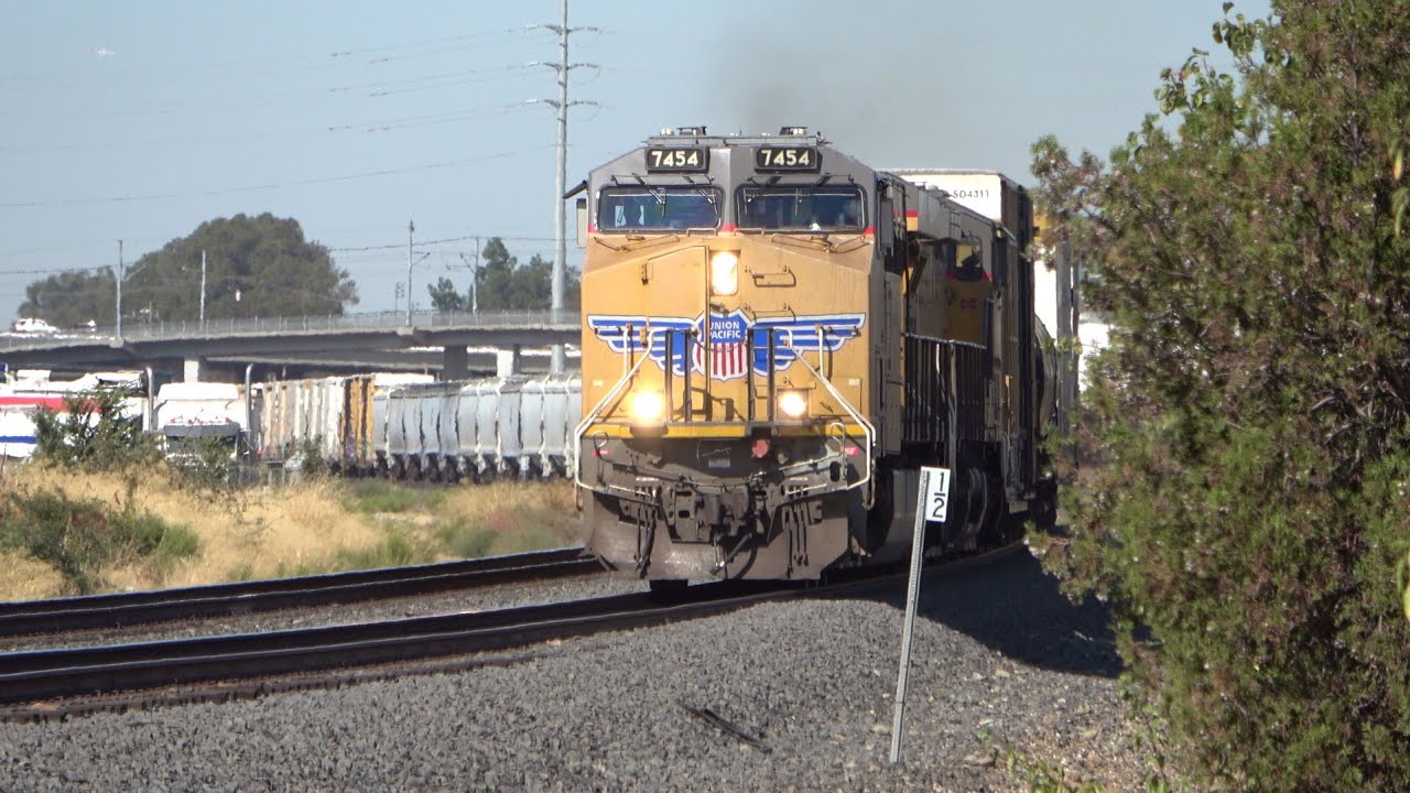 UP 7454 Manifest With Mid DPU's South Through 14th Ave. Sacramento CA (Unexpected Catch) - YouTube