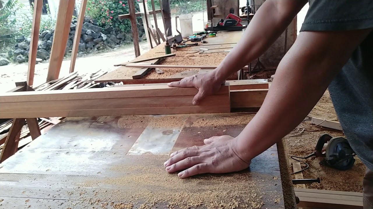 Membuat sponeng pada kusen - YouTube