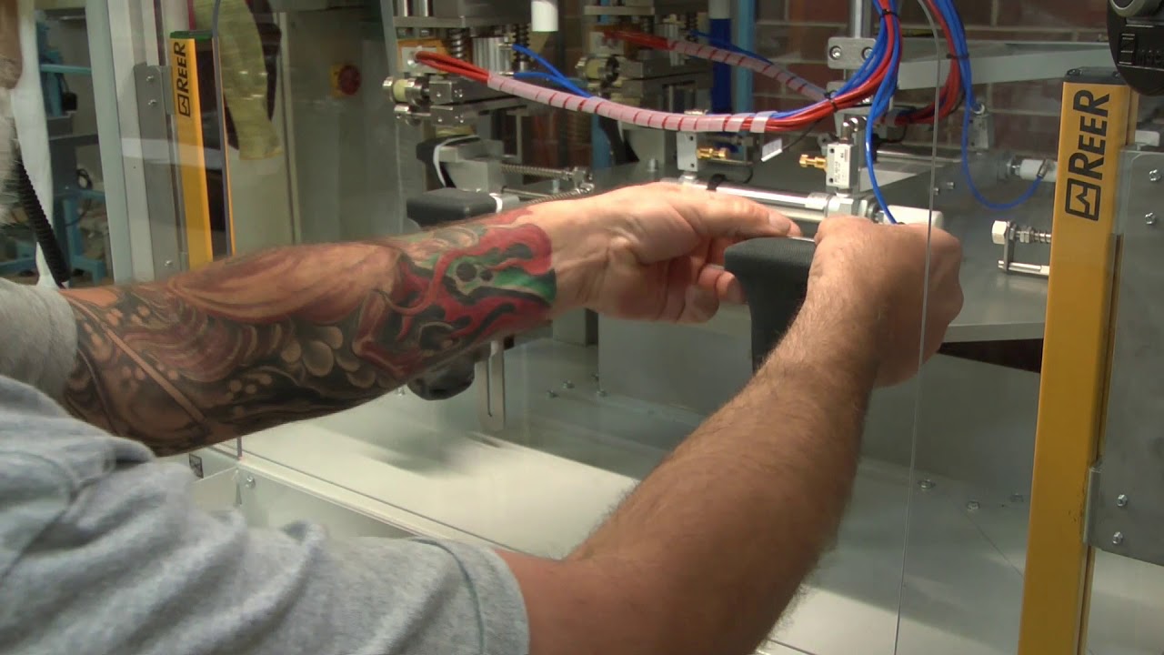 Macpi 512.37 Gripper Application Machine - YouTube