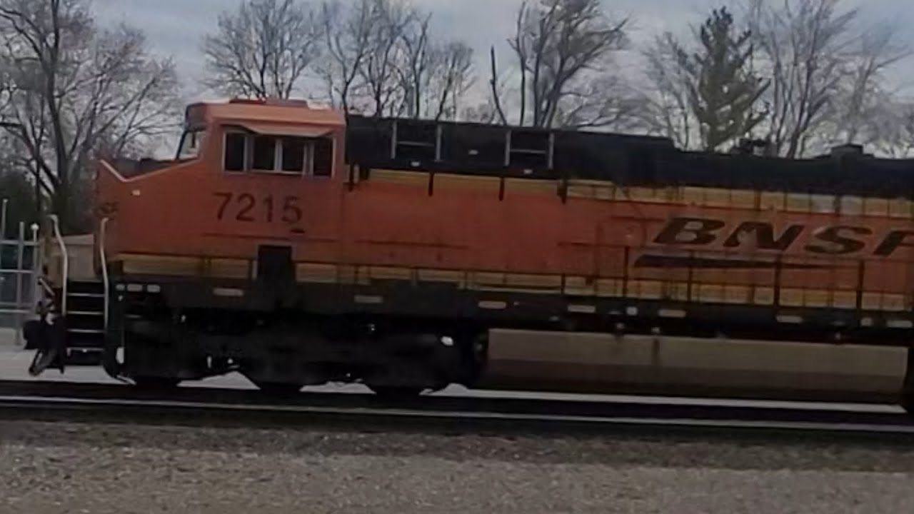 BNSF high speed BNSF 7215 eastbound intermodal train Chillicothe subdivision . - YouTube