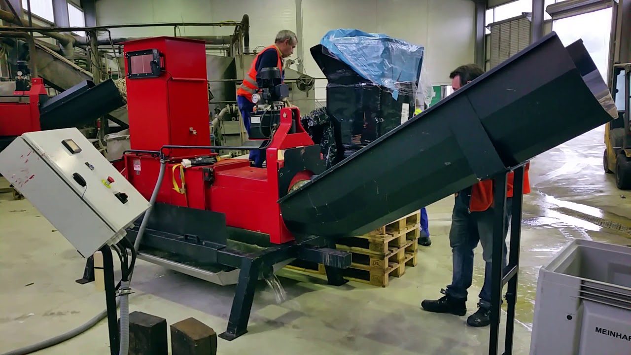 Efficient PET Bottle Compaction & Dewatering | RUNI SK370 Screw ...