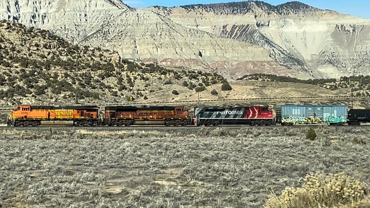 BNSF 5745 Leads BNSF H-DENPVO1-23A! With Ferromex 4094 Trailling! - YouTube