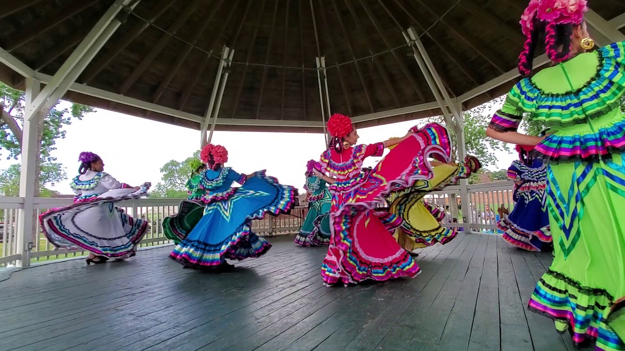 Ballet folklorico xochitl bailando las alazanas Chicago Illinois - YouTube