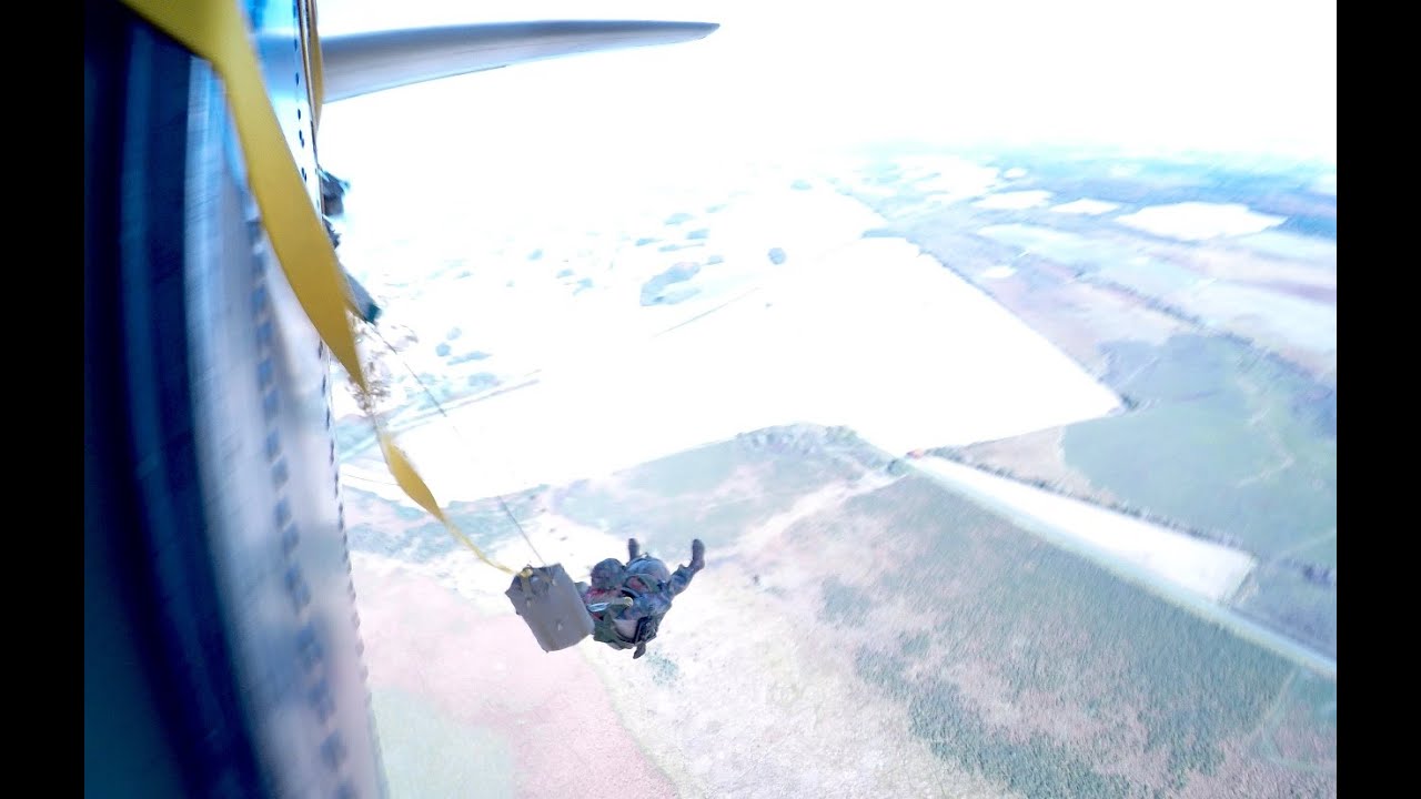 Saut parachute militaire epc 1er RHP - YouTube