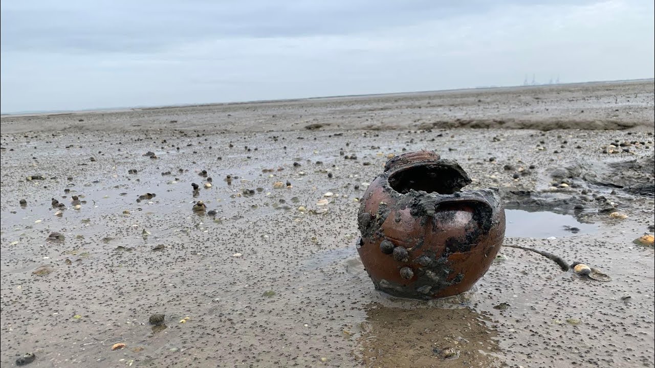 Treasures from the Thames - Victorian Mudlark Archive 1 - YouTube