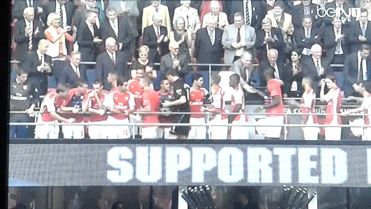 2014 FA Community Shield, Arsenal Trophy Lift & Celebrations - YouTube