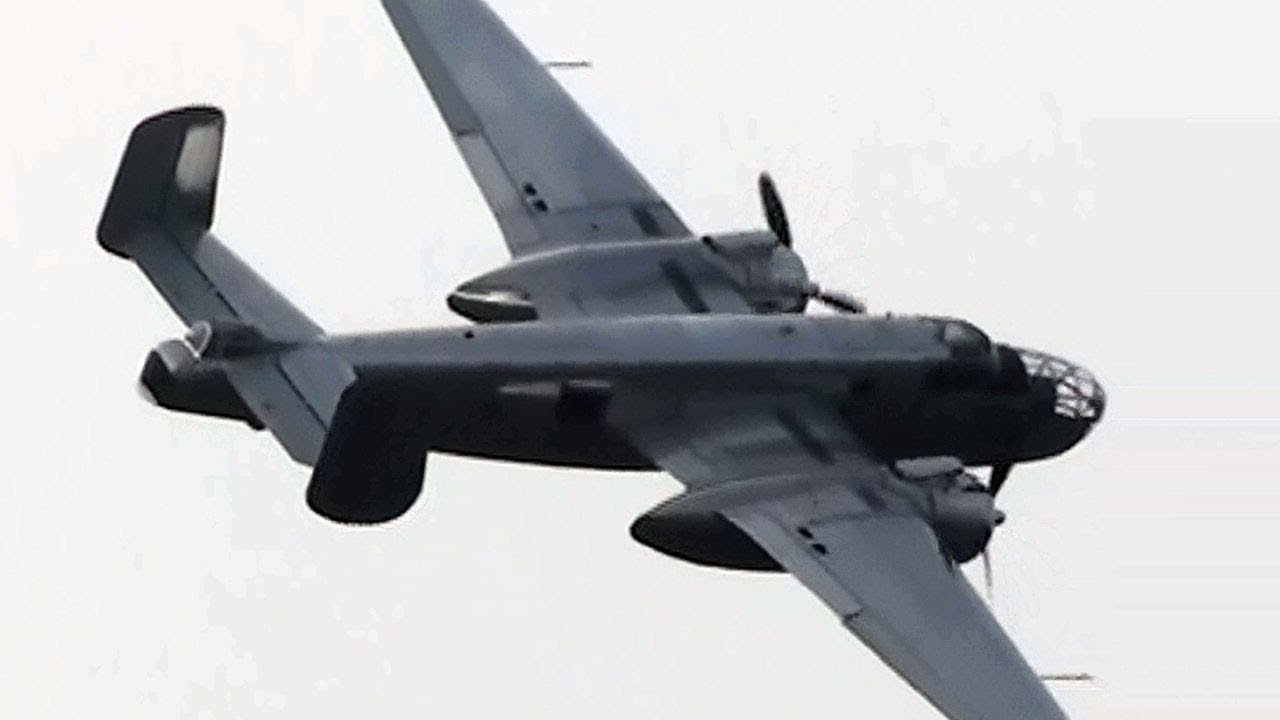 Great Sounding B-25J Mitchell WWII Bomber Doolittle Raid - YouTube