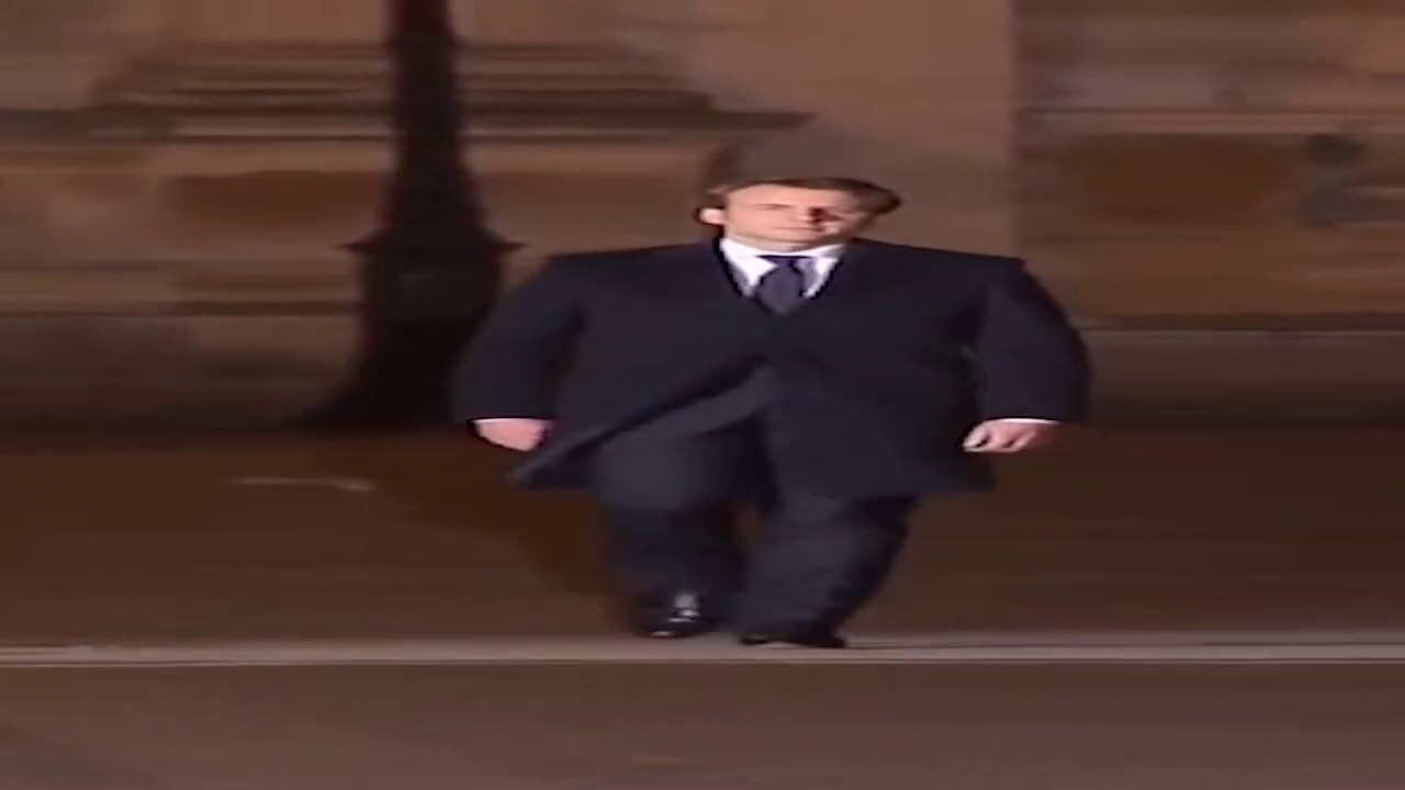 Wide Macron walking but he's always in frame (full version) - YouTube