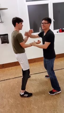 Training Ving Tsun Chi Sao with Sifu Jack Tsoi - YouTube