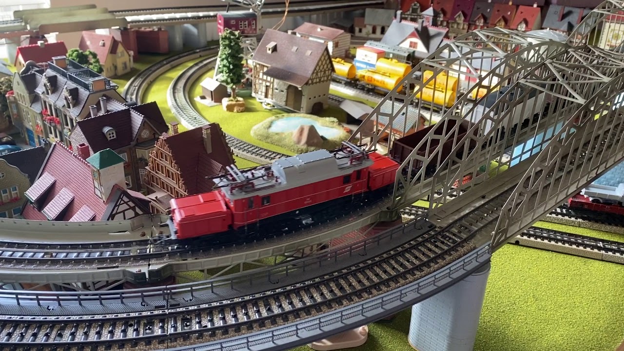 Austrian (ÖBB) Freight train pulled by Marklin #3159 - YouTube