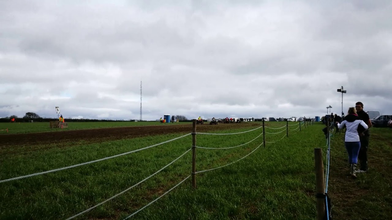 Quad open race Bancyfelin Grasstrack 07/10/17. - YouTube