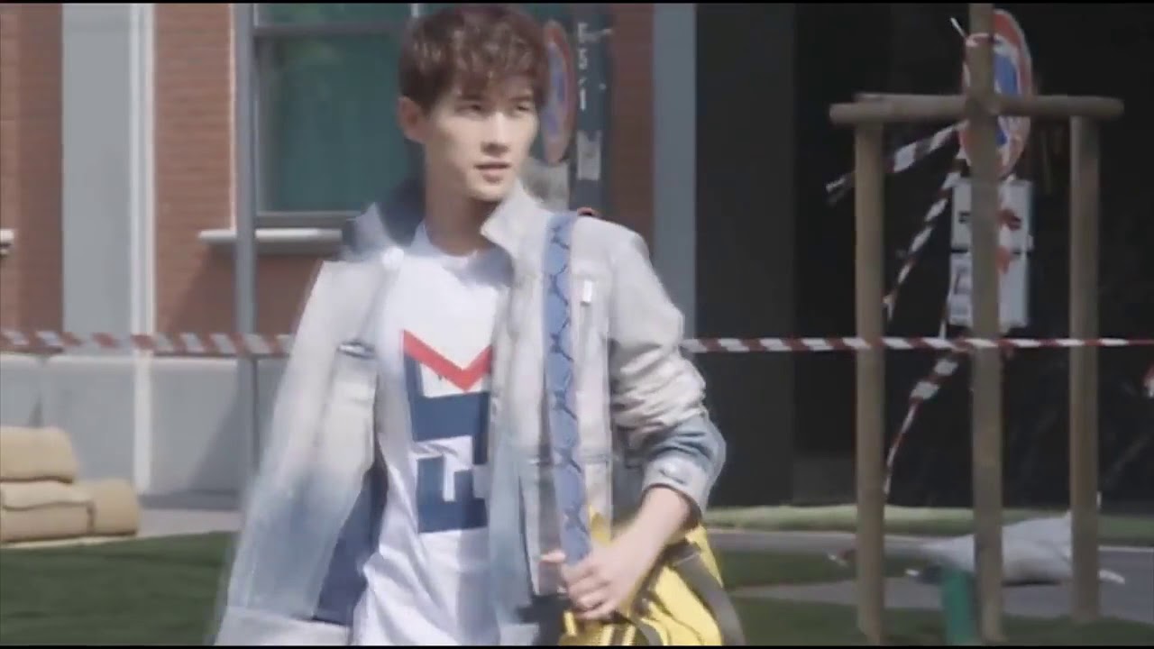 Yang Yang's dance - YouTube