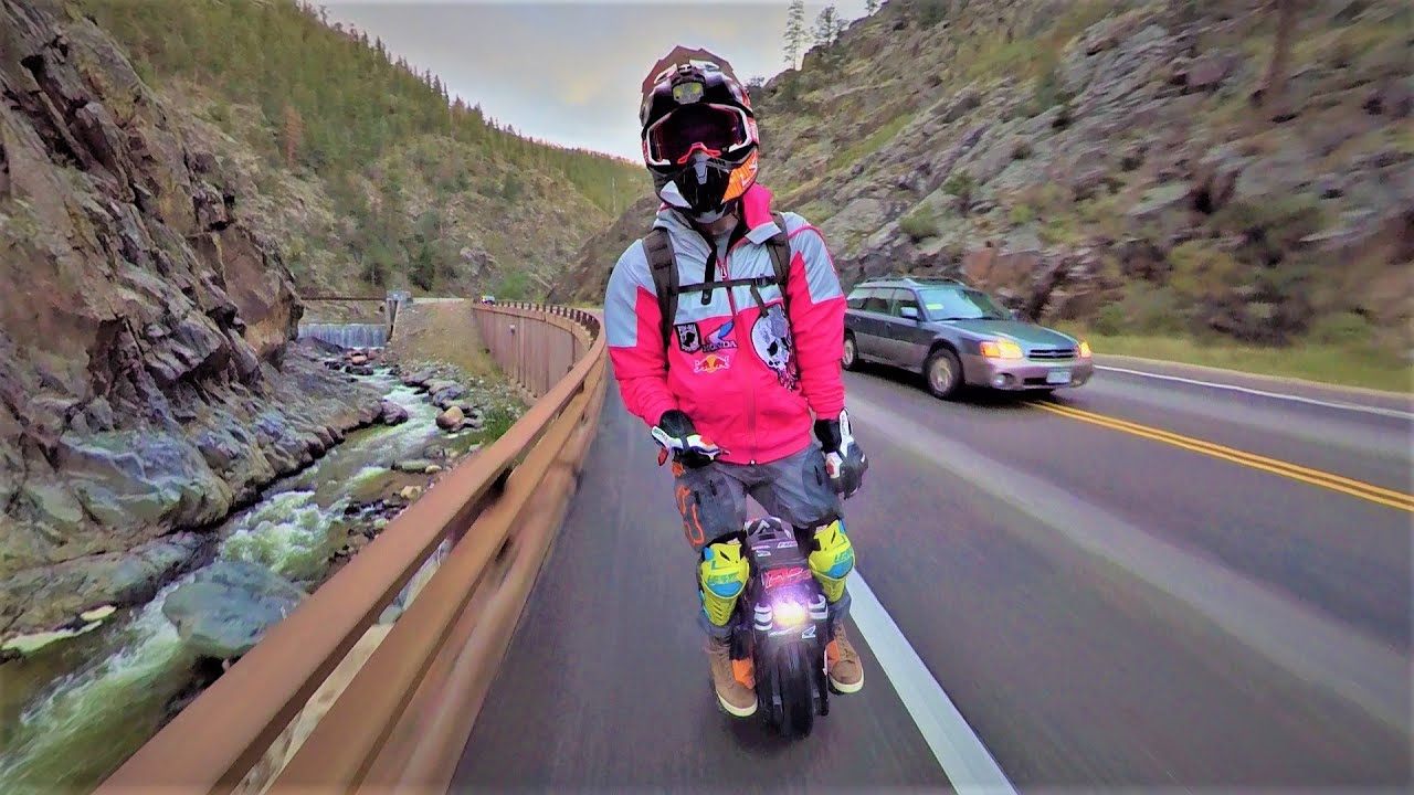 EUC or Electric Unicycle Fast Ride Busy Road - YouTube