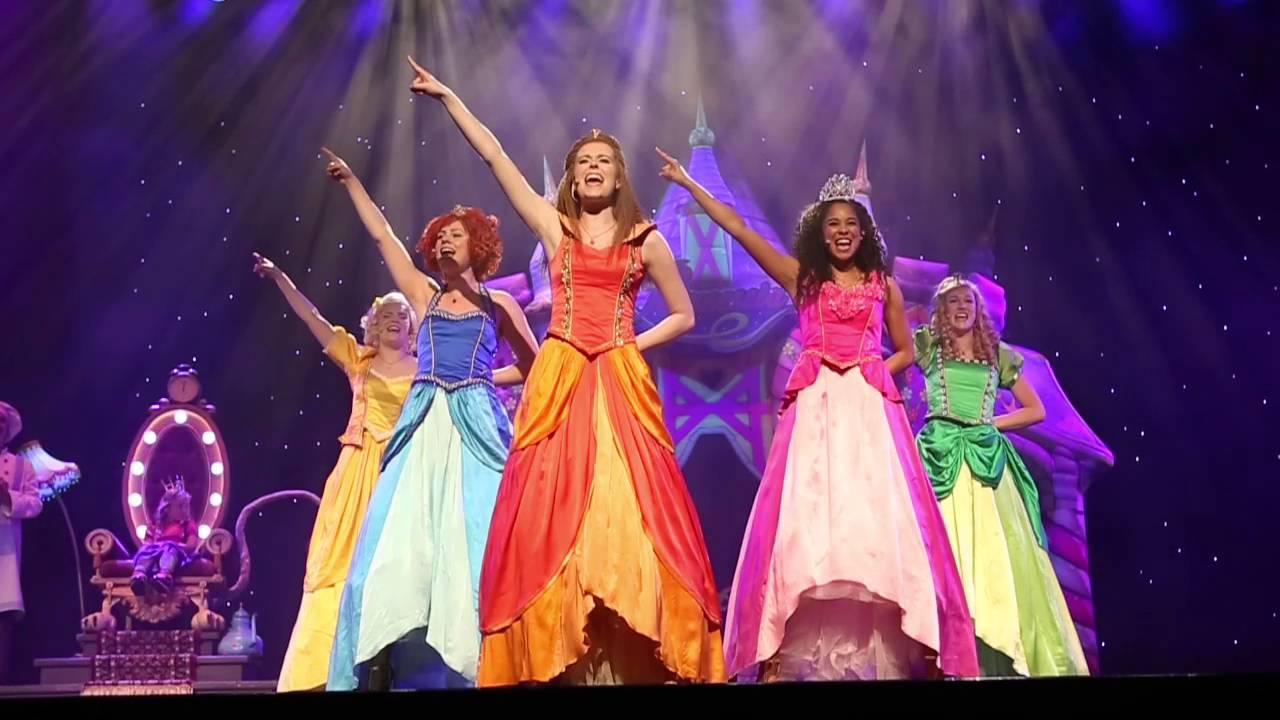 Prinsessia met Super Prinses (een kort stukje uit hun show) - YouTube