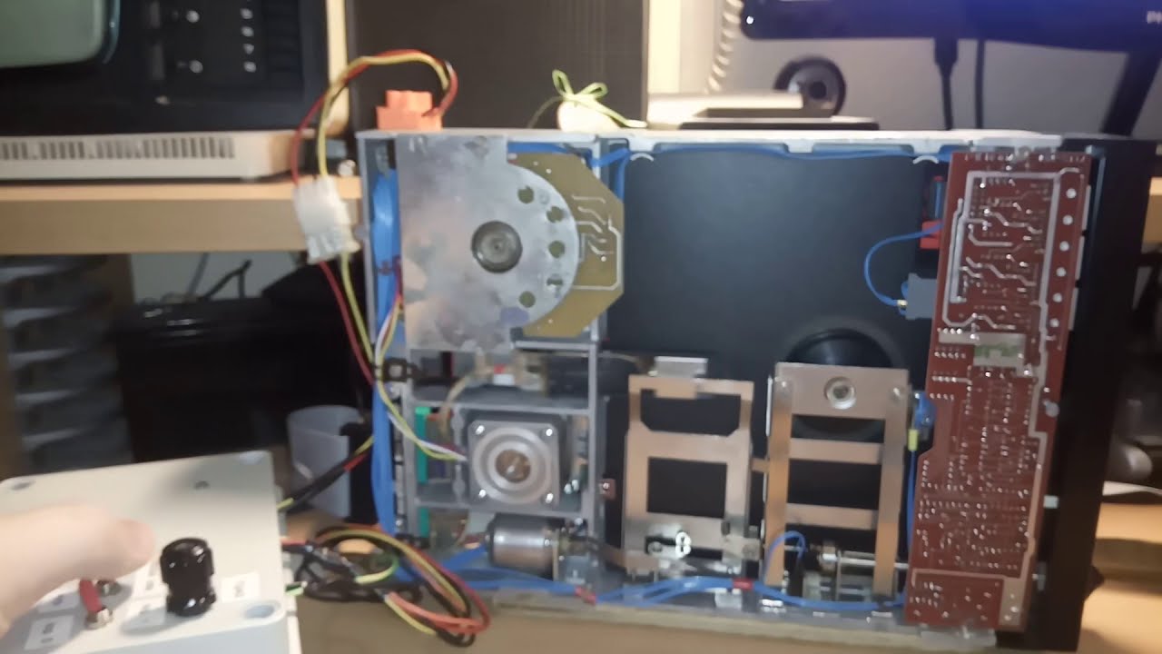 Singing 8-inch floppy drive - YouTube