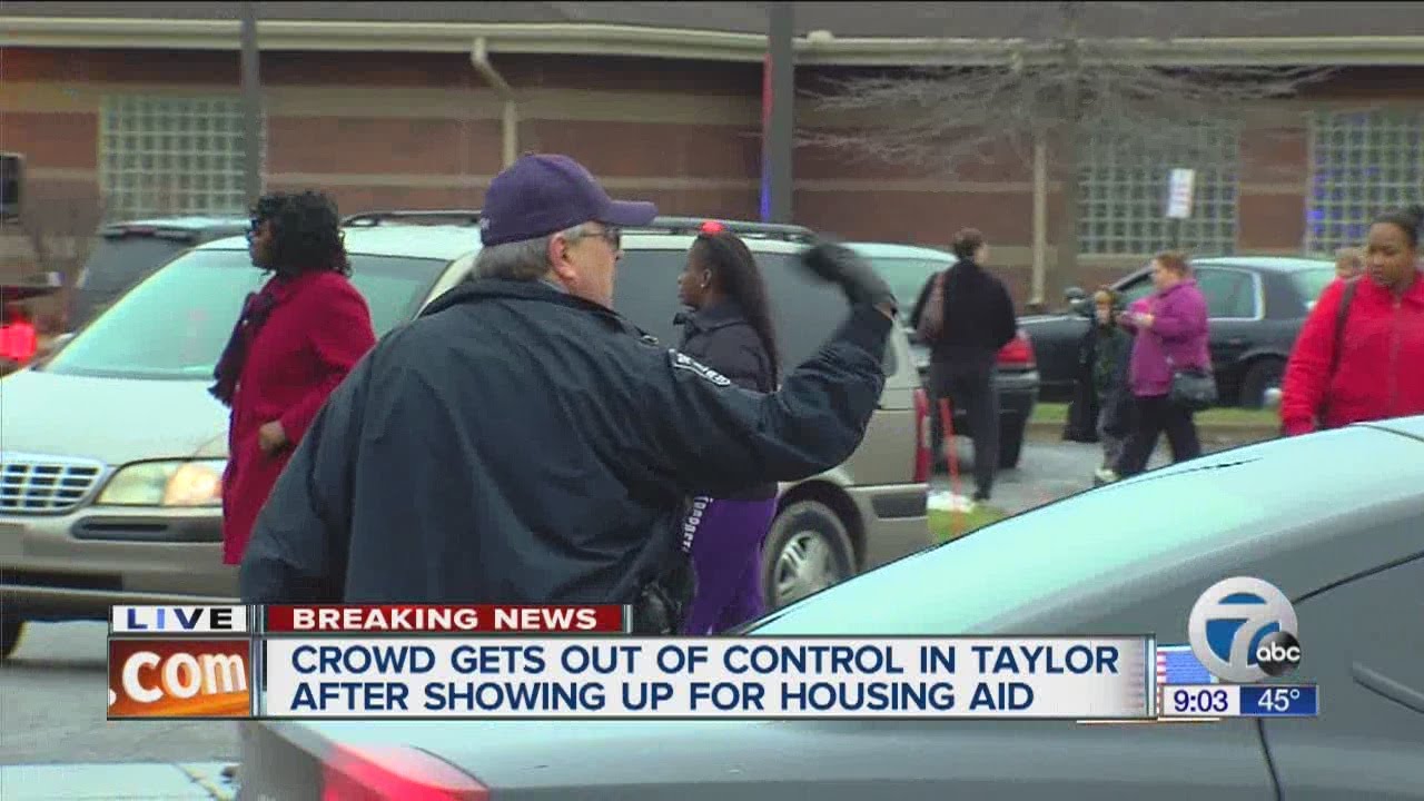 Crowd gets out of control - YouTube