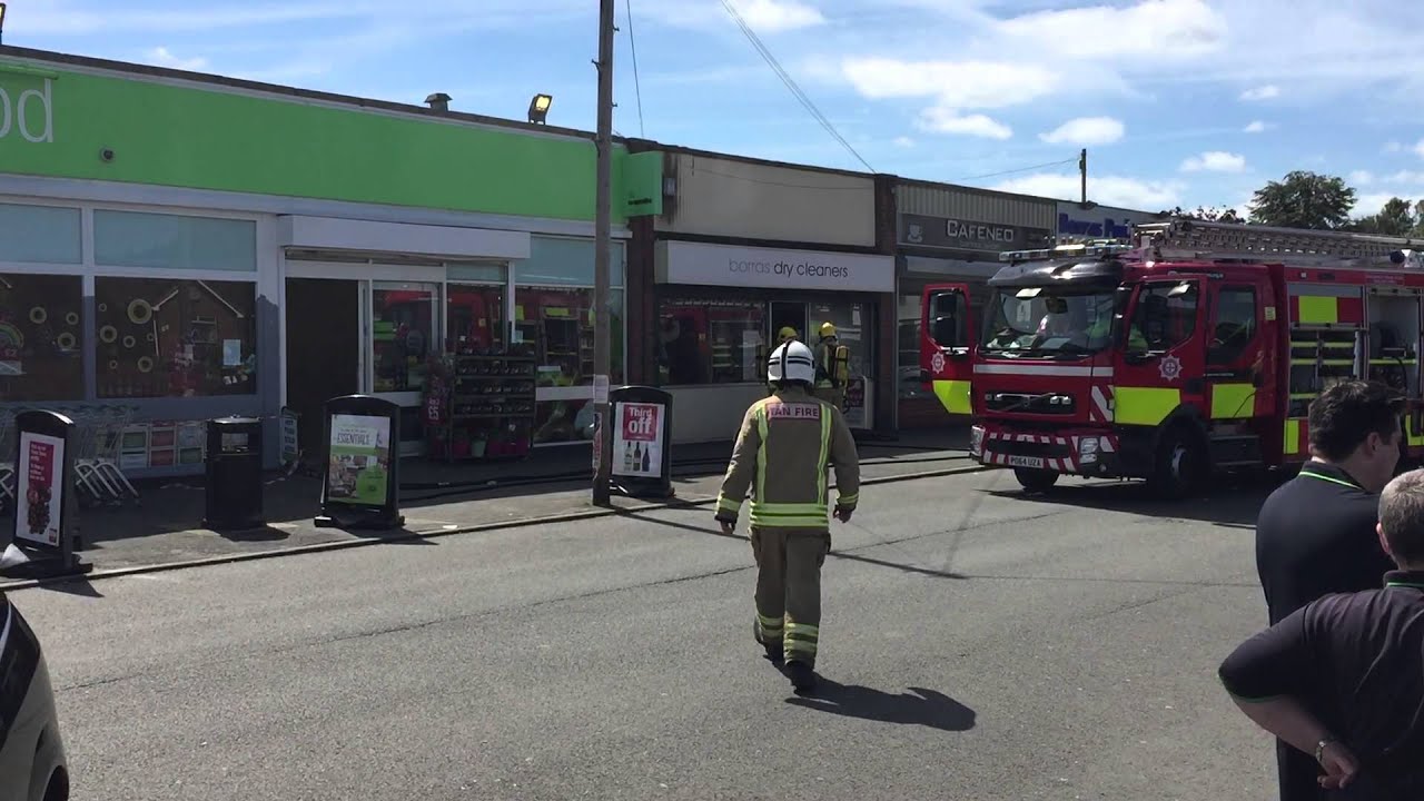 Wrexham.com - Borras Shops Fire - YouTube