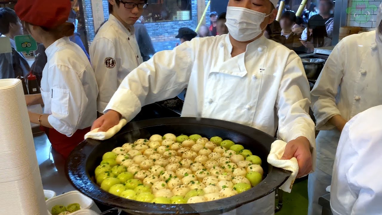 Pan Fried Dumplings with Exploding Soup, Yokohama Chinatown - YouTube