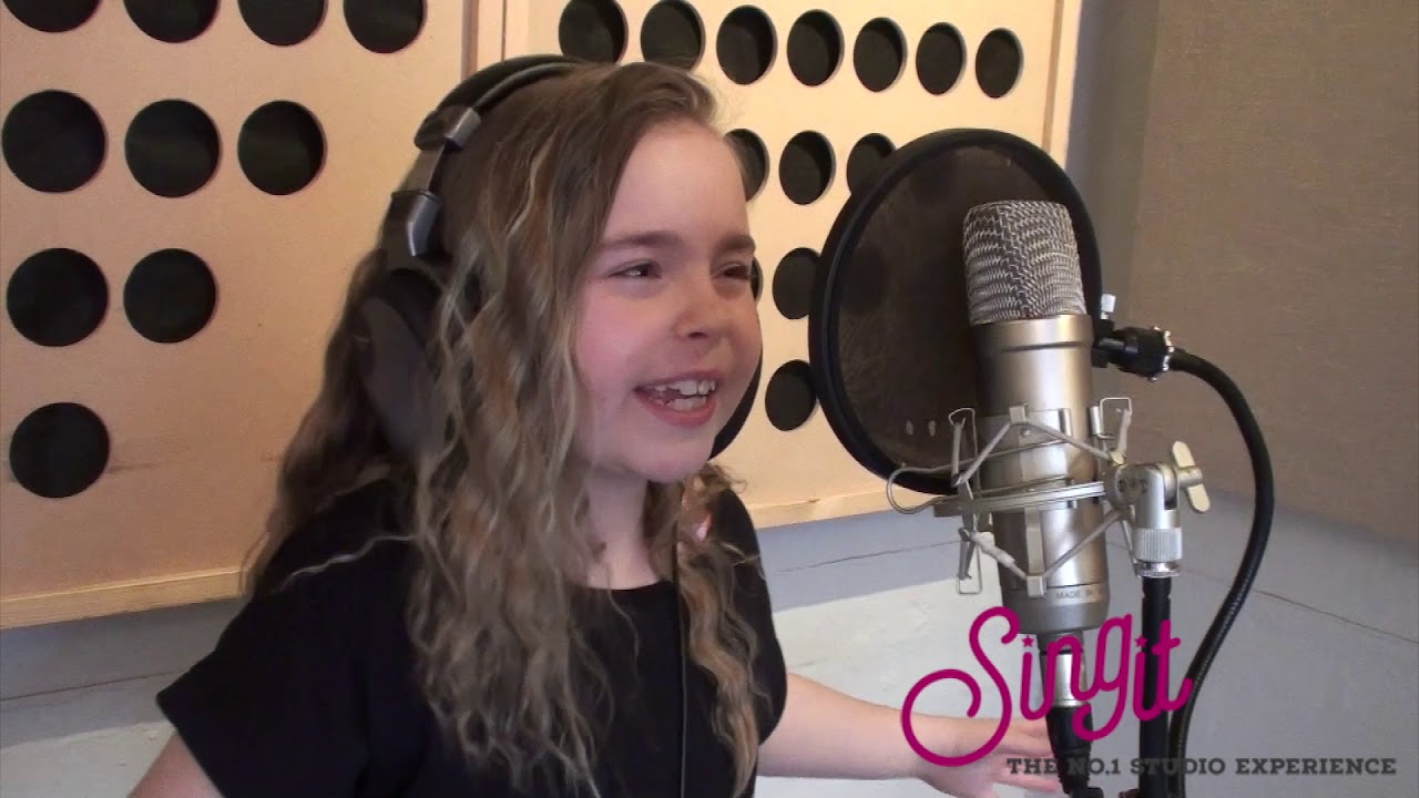 Molly Bastable @ Sing-It Birmingham - YouTube