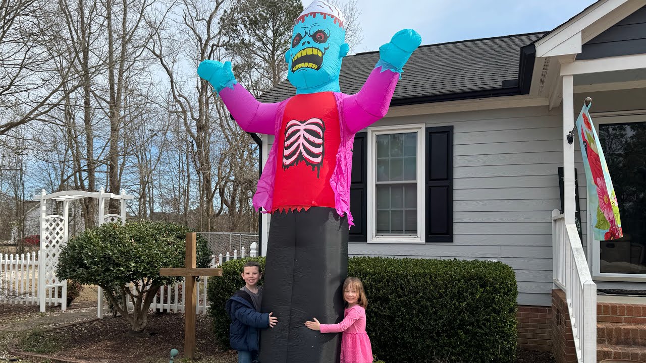 GIANT 12’ tall ZOMBIE Halloween Inflatable #gemmy #zombie # ...