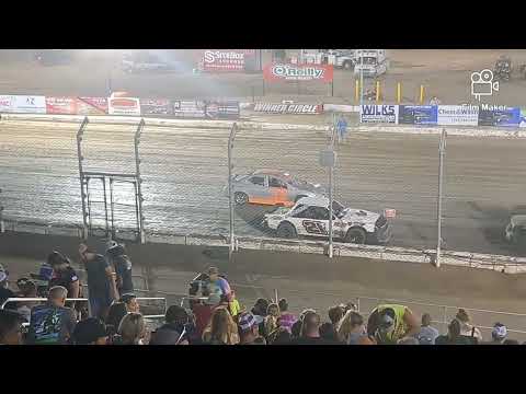 Mini Stocks full race at 81 Speedway 09/03/22 - YouTube