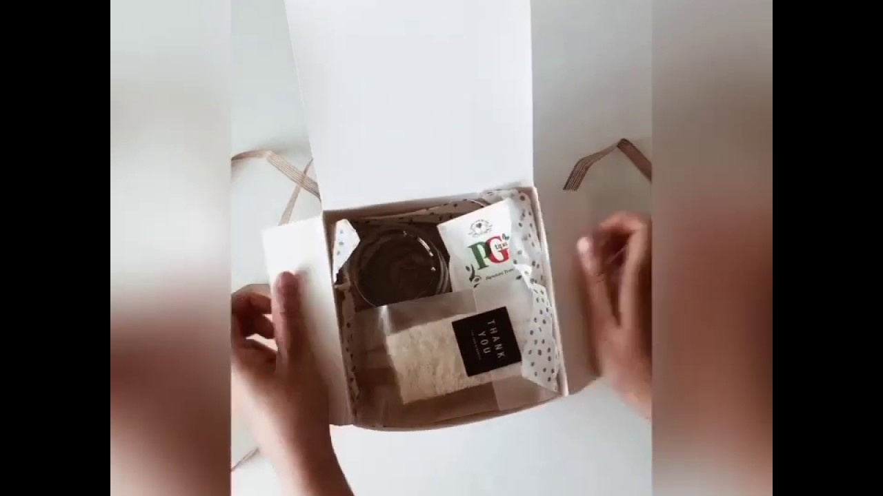 Unboxing Afternoon Tea in a Box - TeaWishes - YouTube