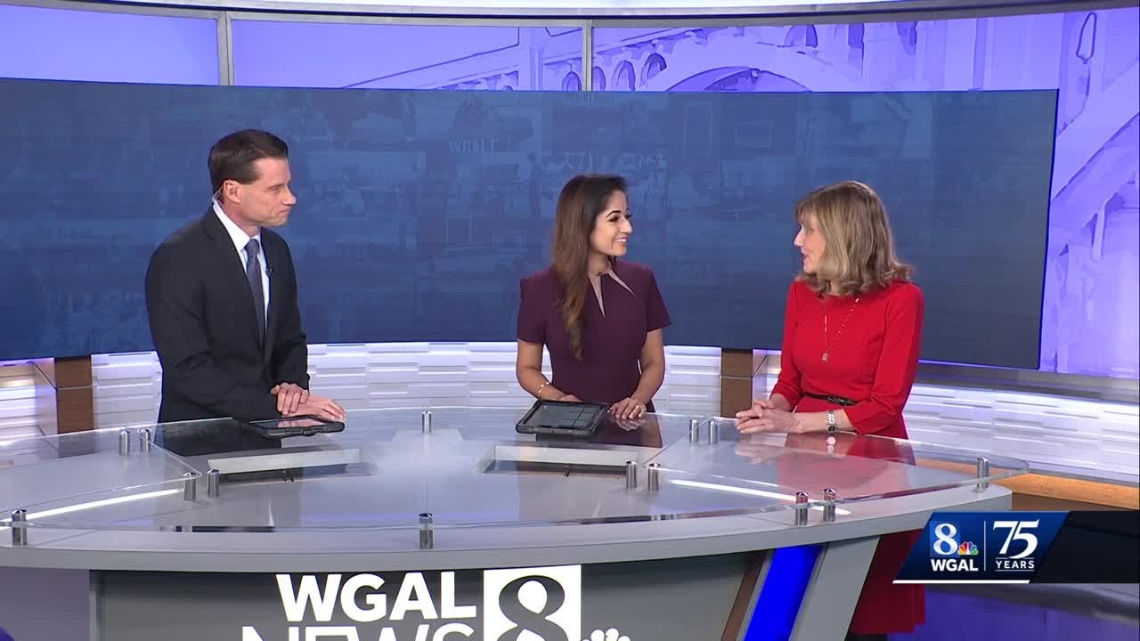 News 8 reporter Barbara Barr announces retirement - YouTube