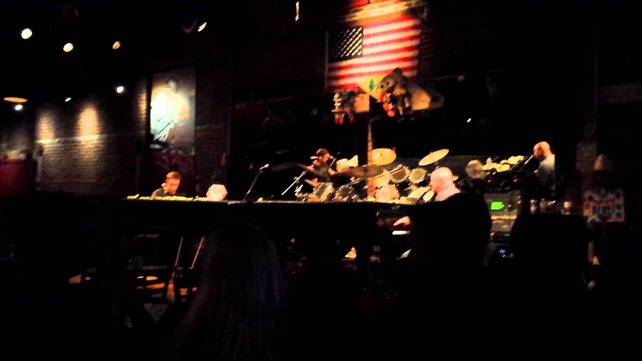 Shout Bar - San diego - Dueling Pianos - Benny and the jets - YouTube