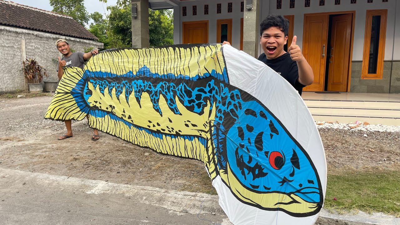 TERBANGKAN LAYANGAN IKAN CHANNA JUMBO 7 METER!!! NYARIS NYANGKUT POHON ...