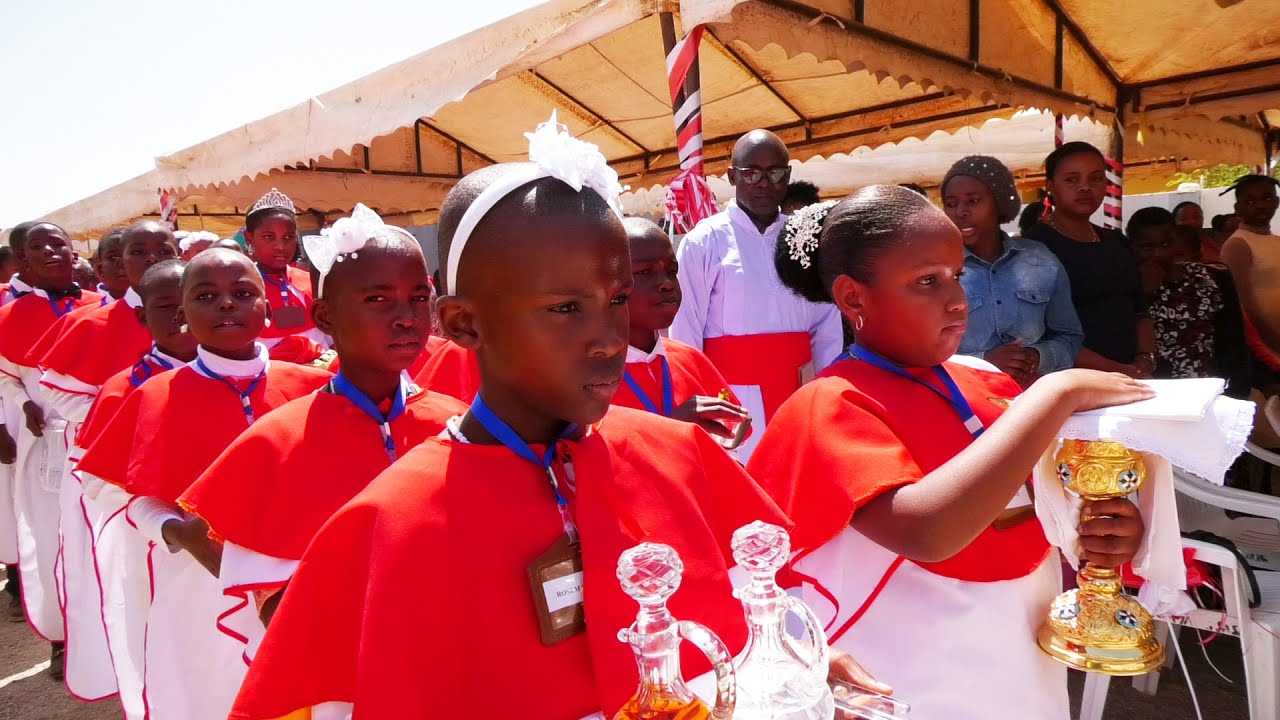 TAZAMA WATOTO WA KIPAIMARA WALIVYOTOA VIPAJI MISA YA KIPAIMARA - YouTube