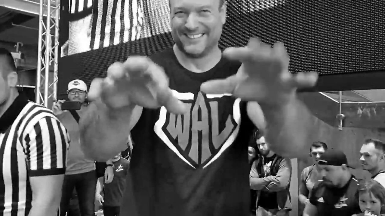 DEVON LARRATT ARMWRESTLING (TRAINING VS CONTEST) - YouTube