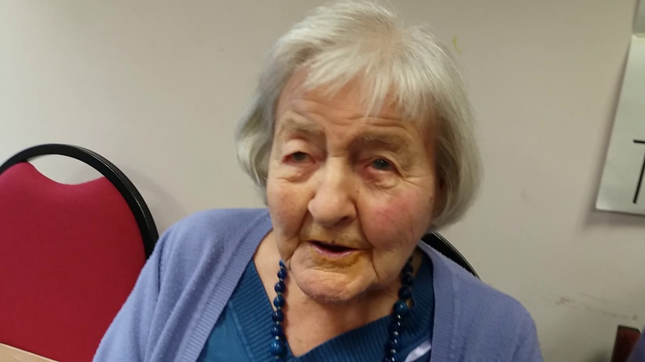 Evie Fox Red Labrador interviews 102 yrs old Ivy @son Frank - YouTube