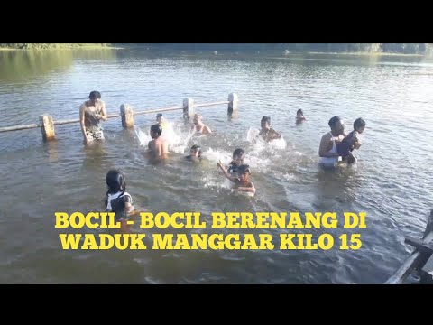 Keseruan mandi diwaduk manggar terbesar dibalikpapan bersama bocil dan bapaknya