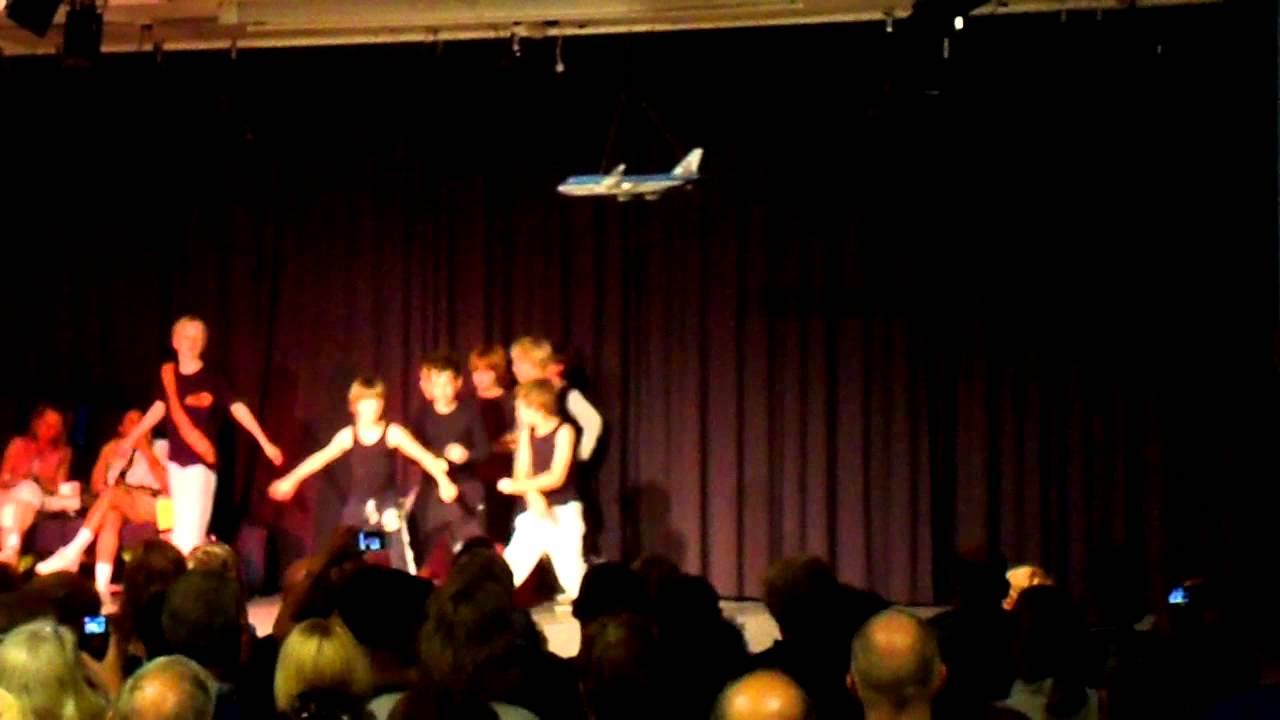 Streetdance voorstelling Daniel en team - YouTube